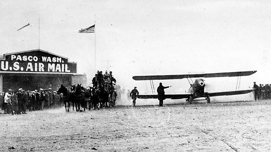 Thousands turned out for first commercial airmail flight 98 years ago ...
