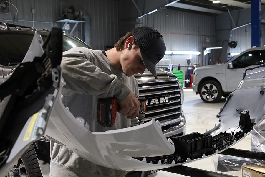 Longtime local auto body shop expands to Pasco | Tri-Cities Area ...